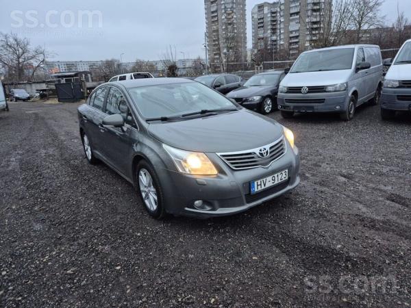 Green Toyota Avensis 2012 in Riga, with an engine capacity of 2.00 L and mileage of 326 thousand km for 5790 €, photo 2 on AUTOMOTO.COM.LV