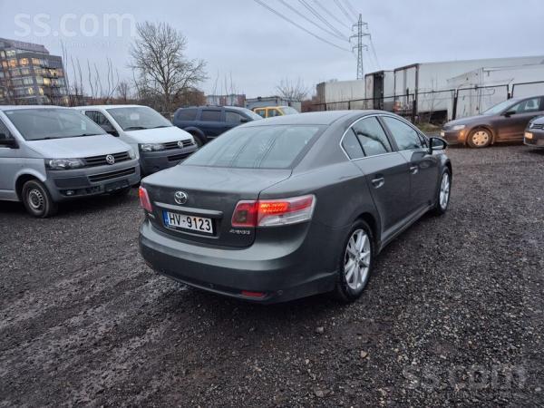 Green Toyota Avensis 2012 in Riga, with an engine capacity of 2.00 L and mileage of 326 thousand km for 5790 €, photo 6 on AUTOMOTO.COM.LV