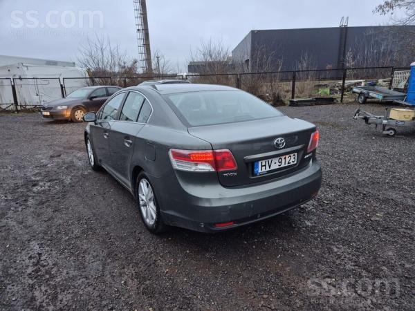 Green Toyota Avensis 2012 in Riga, with an engine capacity of 2.00 L and mileage of 326 thousand km for 5790 €, photo 8 on AUTOMOTO.COM.LV
