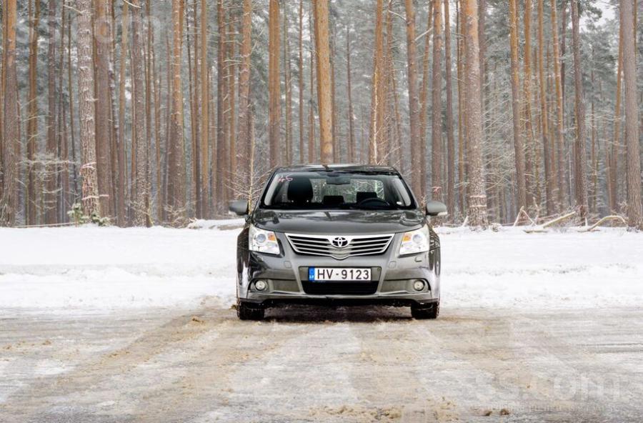Green Toyota Avensis 2012 in Riga, with an engine capacity of 2.00 L and mileage of 326 thousand km for 4890 €, photo 3 on AUTOMOTO.COM.LV