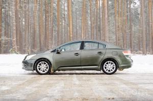 Green Toyota Avensis 2012 in Riga, with an engine capacity of 2.00 L and mileage of 326 thousand km for 4890 €, photo 5 on AUTOMOTO.COM.LV