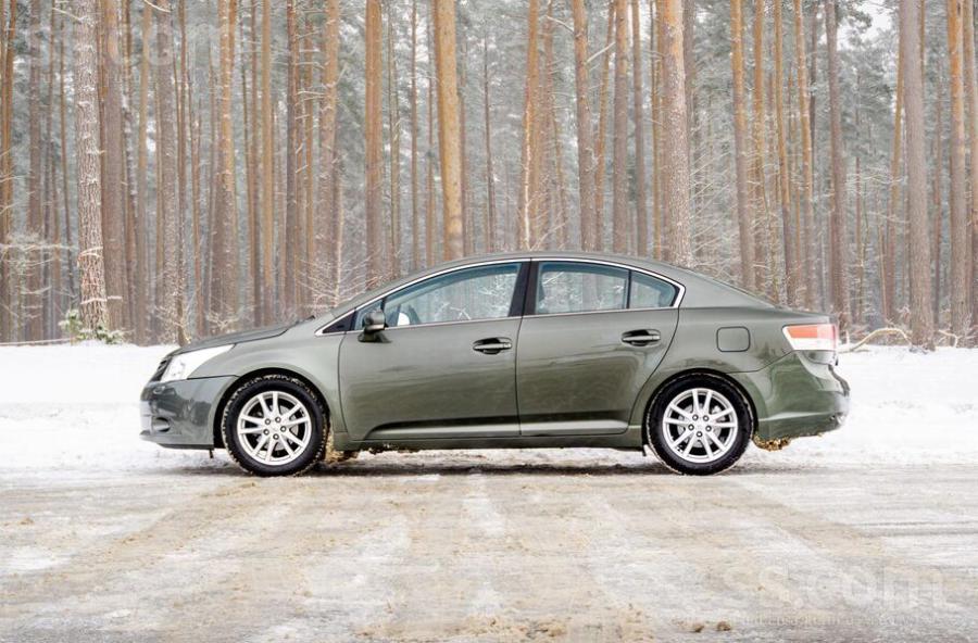 Green Toyota Avensis 2012 in Riga, with an engine capacity of 2.00 L and mileage of 326 thousand km for 4890 €, photo 5 on AUTOMOTO.COM.LV