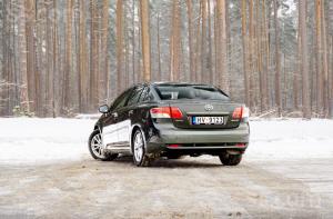 Green Toyota Avensis 2012 in Riga, with an engine capacity of 2.00 L and mileage of 326 thousand km for 4890 €, photo 8 on AUTOMOTO.COM.LV