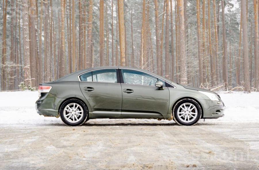 Green Toyota Avensis 2012 in Riga, with an engine capacity of 2.00 L and mileage of 326 thousand km for 4890 €, photo 9 on AUTOMOTO.COM.LV