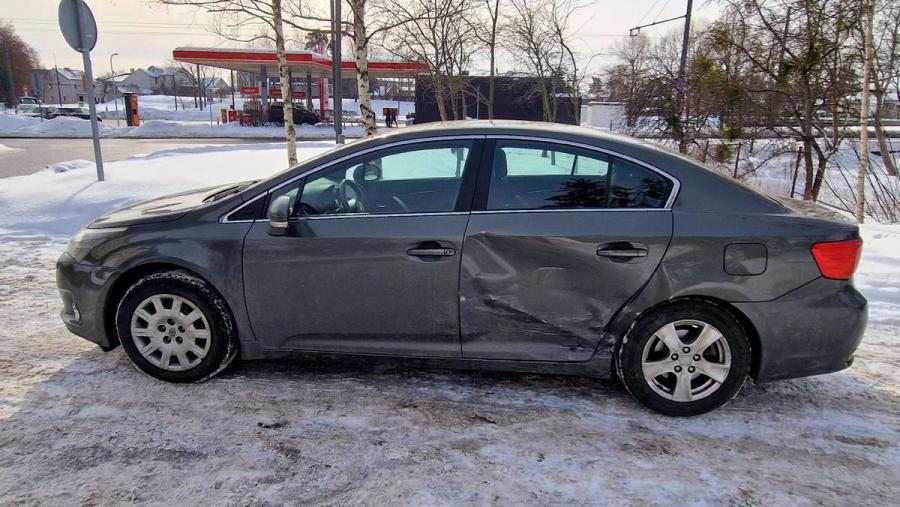Zaļš Toyota Avensis 2012 Kauņa, ar dzinēja tilpumu 1.80 L un nobraukumu 243 tūkst. km par 2900 €, foto 1 vietnē AUTOMOTO.COM.LV