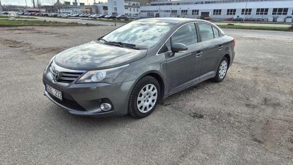 Green Toyota Avensis 2012 in Jonava, with an engine capacity of 1.99 L and mileage of 314 thousand km for 4500 €, photo 1 on AUTOMOTO.COM.LV