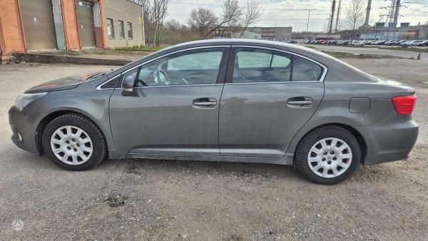 Green Toyota Avensis 2012 in Jonava, with an engine capacity of 1.99 L and mileage of 314 thousand km for 4500 €, photo 5 on AUTOMOTO.COM.LV