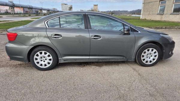 Green Toyota Avensis 2012 in Jonava, with an engine capacity of 1.99 L and mileage of 314 thousand km for 4500 €, photo 6 on AUTOMOTO.COM.LV