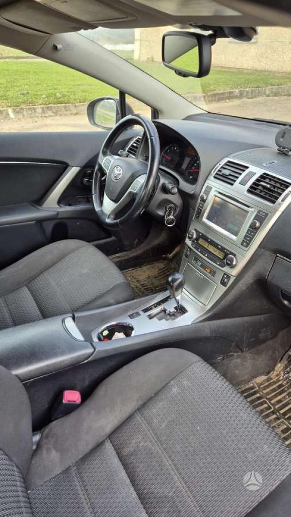 Green Toyota Avensis 2012 in Jonava, with an engine capacity of 1.99 L and mileage of 314 thousand km for 4500 €, photo 8 on AUTOMOTO.COM.LV