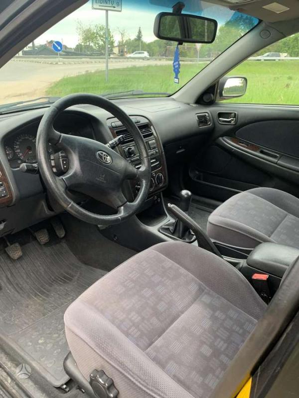 Green Toyota Avensis 2000 in Kaunas, with an engine capacity of 1.79 L and mileage of 205 thousand km for 1700 €, photo 10 on AUTOMOTO.COM.LV