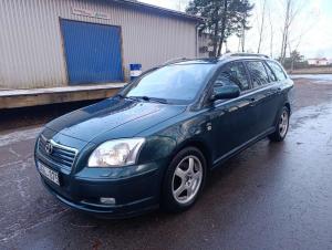 Zaļš Toyota Avensis 2003 Panevēža, ar dzinēja tilpumu 2.00 L un nobraukumu 380 tūkst. km par 1300 €, foto  vietnē AUTOMOTO.COM.LV