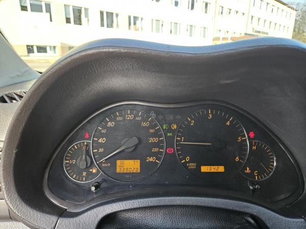 Green Toyota Avensis 2003 in Kaunas, with an engine capacity of 2.00 L and mileage of 341 thousand km for 1600 €, photo 6 on AUTOMOTO.COM.LV