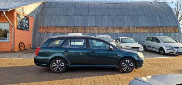 Zaļš Toyota Avensis 2003 Valmiera, ar dzinēja tilpumu 1.80 L un nobraukumu 246 tūkst. km par 1300 €, foto 2 vietnē AUTOMOTO.COM.LV