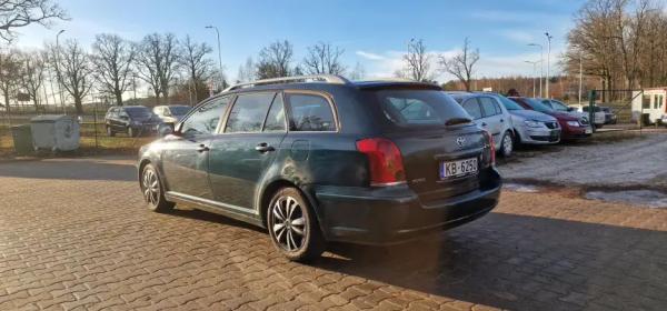 Zaļš Toyota Avensis 2003 Valmiera, ar dzinēja tilpumu 1.80 L un nobraukumu 246 tūkst. km par 1300 €, foto 4 vietnē AUTOMOTO.COM.LV