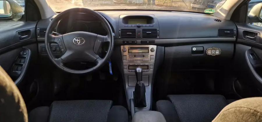Green Toyota Avensis 2003 in Valmiera, with an engine capacity of 1.80 L and mileage of 246 thousand km for 1300 €, photo 9 on AUTOMOTO.COM.LV