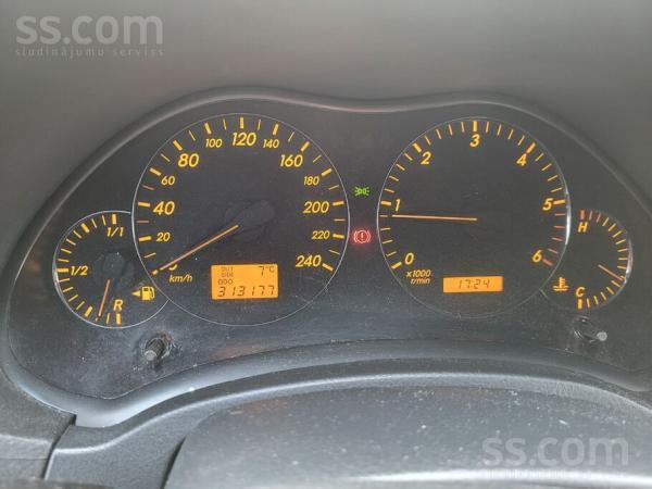 Green Toyota Avensis 2005 in Riga, with an engine capacity of 2.00 L and mileage of 313 thousand km for 1620 €, photo 5 on AUTOMOTO.COM.LV