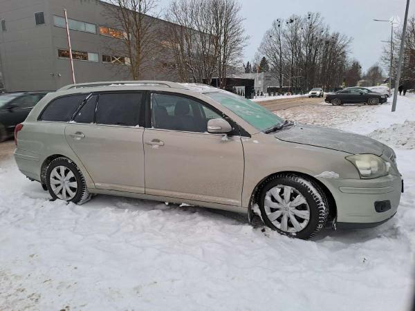 Green Toyota Avensis 2006 in Kaunas, with an engine capacity of 2.00 L and mileage of 372 thousand km for 2100 €, photo 1 on AUTOMOTO.COM.LV
