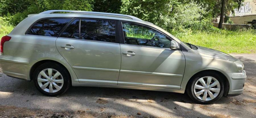 Zaļš Toyota Avensis 2006 Viļņa, ar dzinēja tilpumu 1.79 L un nobraukumu 240 tūkst. km par 1750 €, foto 5 vietnē AUTOMOTO.COM.LV