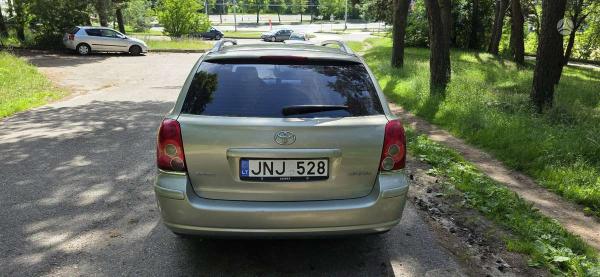 Green Toyota Avensis 2006 in Vilnius, with an engine capacity of 1.79 L and mileage of 240 thousand km for 1750 €, photo 6 on AUTOMOTO.COM.LV