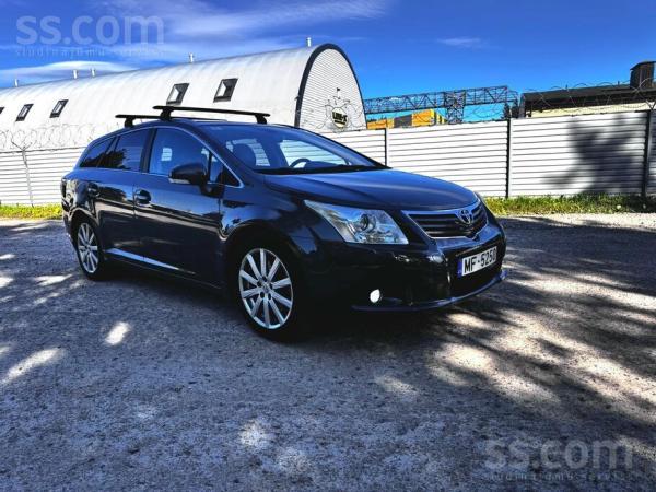 Green Toyota Avensis 2009 in Riga, with an engine capacity of 2.20 L and mileage of 327 thousand km for 1400 €, photo 3 on AUTOMOTO.COM.LV