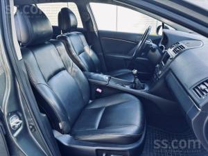 Green Toyota Avensis 2009 in Riga, with an engine capacity of 2.20 L and mileage of 327 thousand km for 1400 €, photo 7 on AUTOMOTO.COM.LV