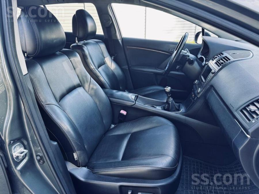 Green Toyota Avensis 2009 in Riga, with an engine capacity of 2.20 L and mileage of 327 thousand km for 1400 €, photo 7 on AUTOMOTO.COM.LV