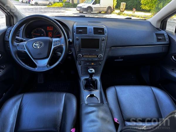 Green Toyota Avensis 2009 in Riga, with an engine capacity of 2.20 L and mileage of 327 thousand km for 1400 €, photo 8 on AUTOMOTO.COM.LV