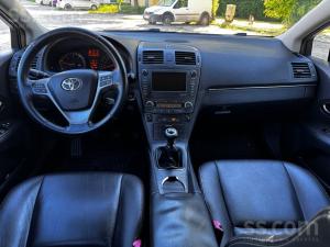 Green Toyota Avensis 2009 in Riga, with an engine capacity of 2.20 L and mileage of 327 thousand km for 1400 €, photo 9 on AUTOMOTO.COM.LV