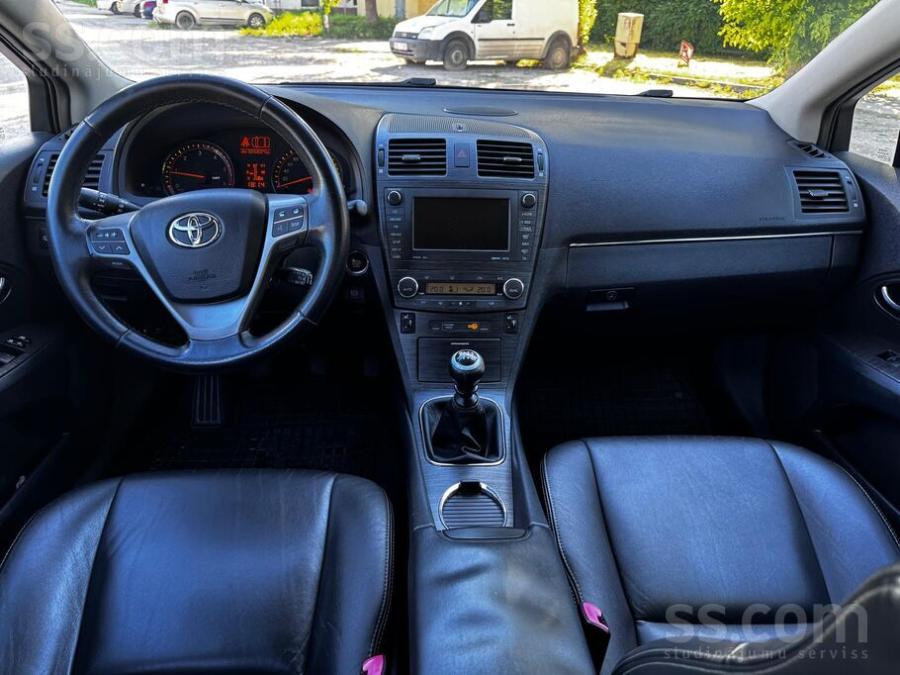 Green Toyota Avensis 2009 in Riga, with an engine capacity of 2.20 L and mileage of 327 thousand km for 1400 €, photo 9 on AUTOMOTO.COM.LV