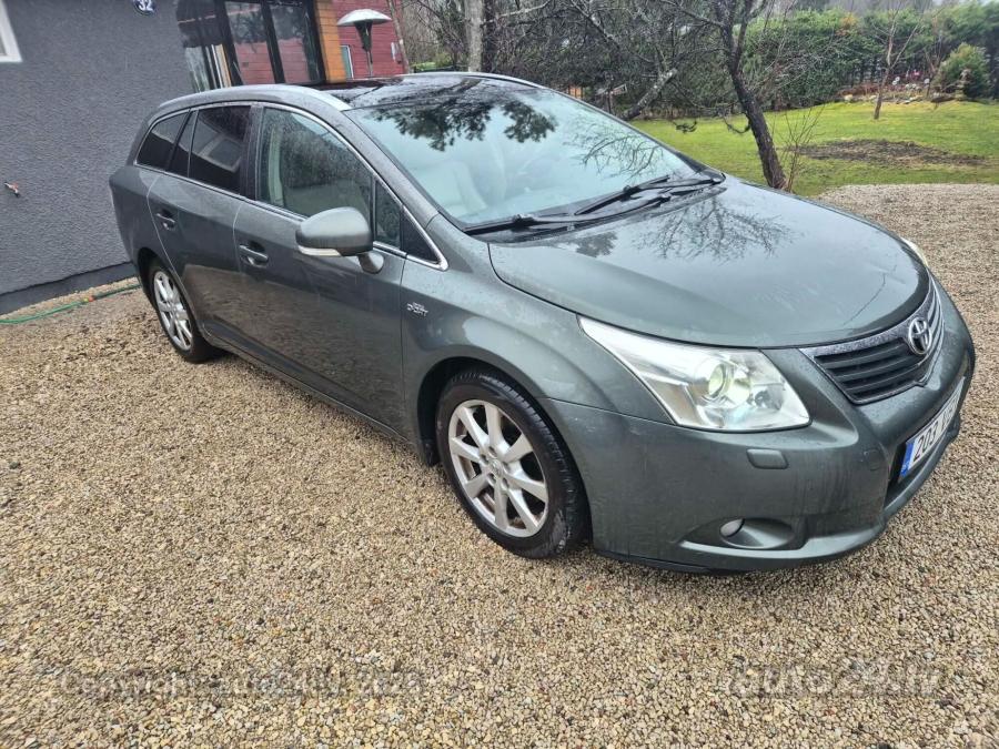 Green Toyota Avensis 2010 in Saku, with an engine capacity of 2.20 L and mileage of 300 thousand km for 3999 €, photo 1 on AUTOMOTO.COM.LV