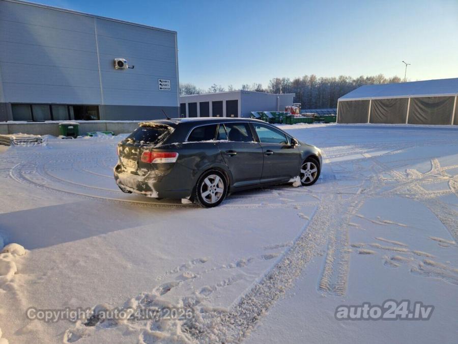 Zaļš Toyota Avensis 2011 Tallina, ar dzinēja tilpumu 2.20 L un nobraukumu 312 tūkst. km par 4900 €, foto 3 vietnē AUTOMOTO.COM.LV