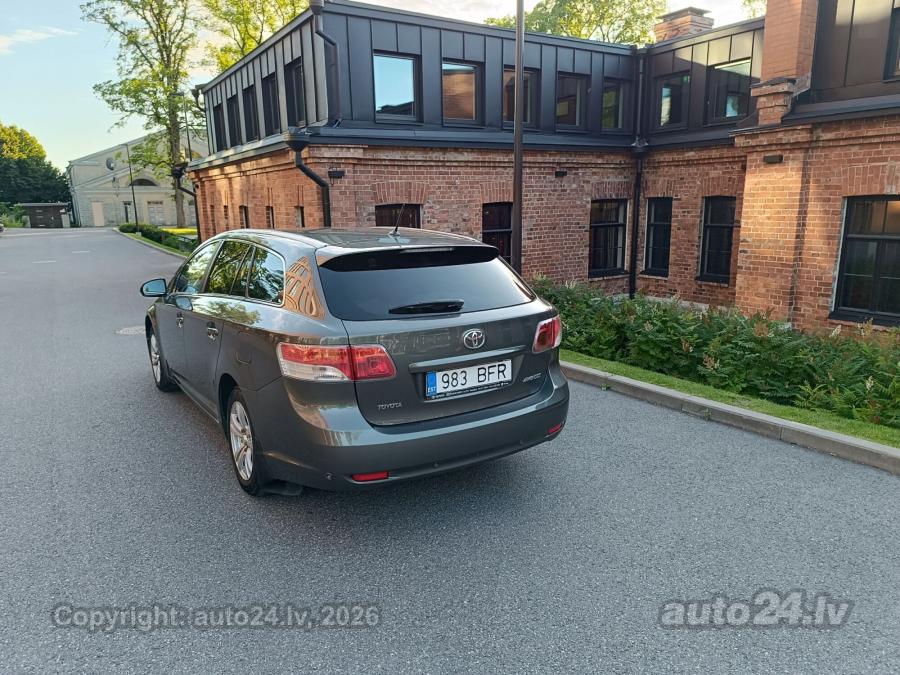 Zaļš Toyota Avensis 2011 Tallina, ar dzinēja tilpumu 2.00 L un nobraukumu 207 tūkst. km par 4990 €, foto 4 vietnē AUTOMOTO.COM.LV