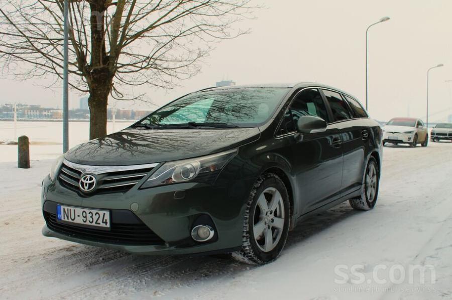 Green Toyota Avensis 2012 in Riga, with an engine capacity of 2.20 L and mileage of 277 thousand km for 5500 €, photo 2 on AUTOMOTO.COM.LV