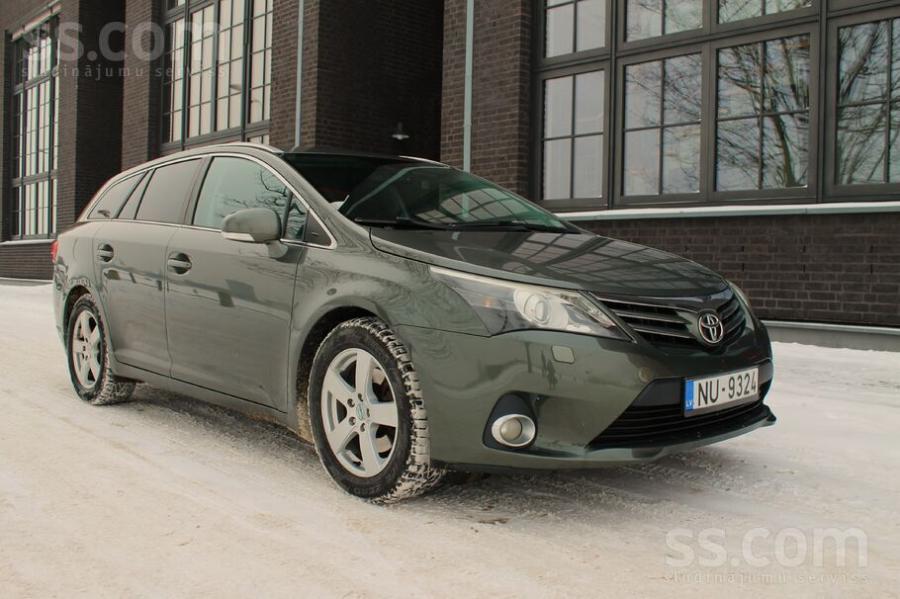 Green Toyota Avensis 2012 in Riga, with an engine capacity of 2.20 L and mileage of 277 thousand km for 5500 €, photo 3 on AUTOMOTO.COM.LV