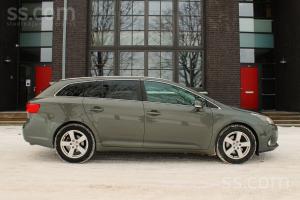 Green Toyota Avensis 2012 in Riga, with an engine capacity of 2.20 L and mileage of 277 thousand km for 5500 €, photo 4 on AUTOMOTO.COM.LV