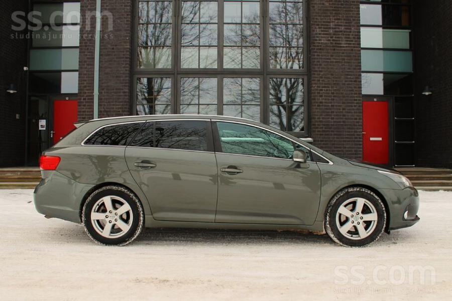Green Toyota Avensis 2012 in Riga, with an engine capacity of 2.20 L and mileage of 277 thousand km for 5500 €, photo 4 on AUTOMOTO.COM.LV