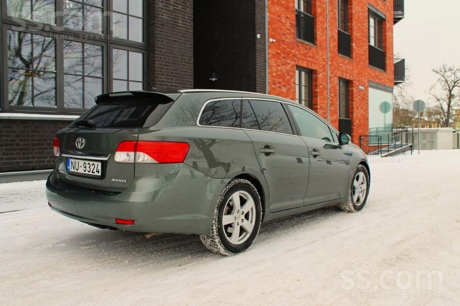 Green Toyota Avensis 2012 in Riga, with an engine capacity of 2.20 L and mileage of 277 thousand km for 5500 €, photo 6 on AUTOMOTO.COM.LV
