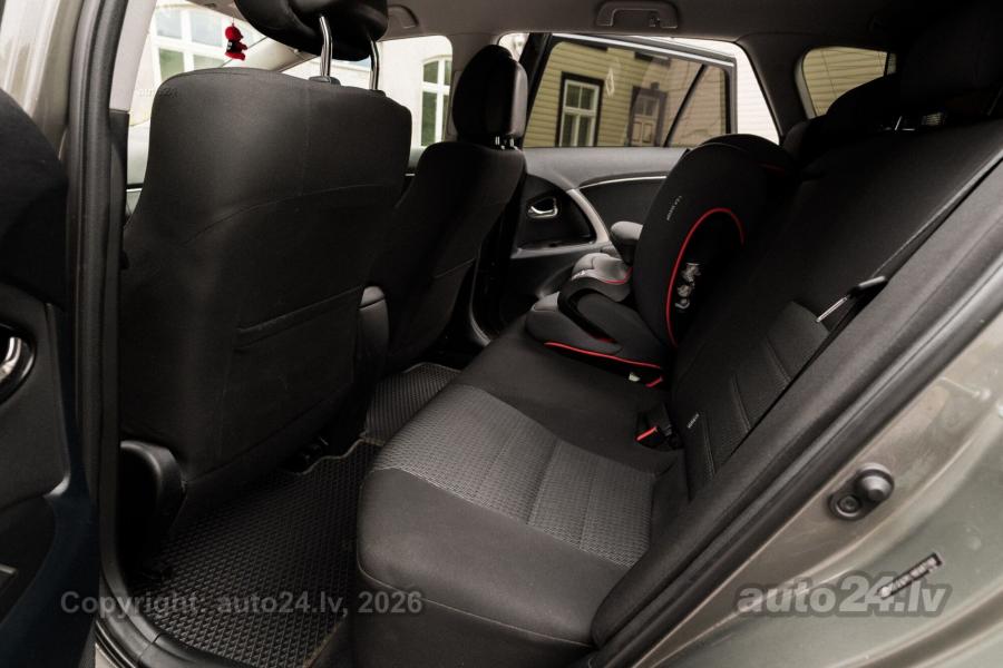 Zaļš Toyota Avensis 2012 Tartu, ar dzinēja tilpumu 1.80 L un nobraukumu 222 tūkst. km par 7450 €, foto 11 vietnē AUTOMOTO.COM.LV