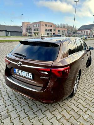 Green Toyota Avensis 2016 in Klaipeda, with an engine capacity of 1.99 L and mileage of 145 thousand km for 11999 €, photo 4 on AUTOMOTO.COM.LV