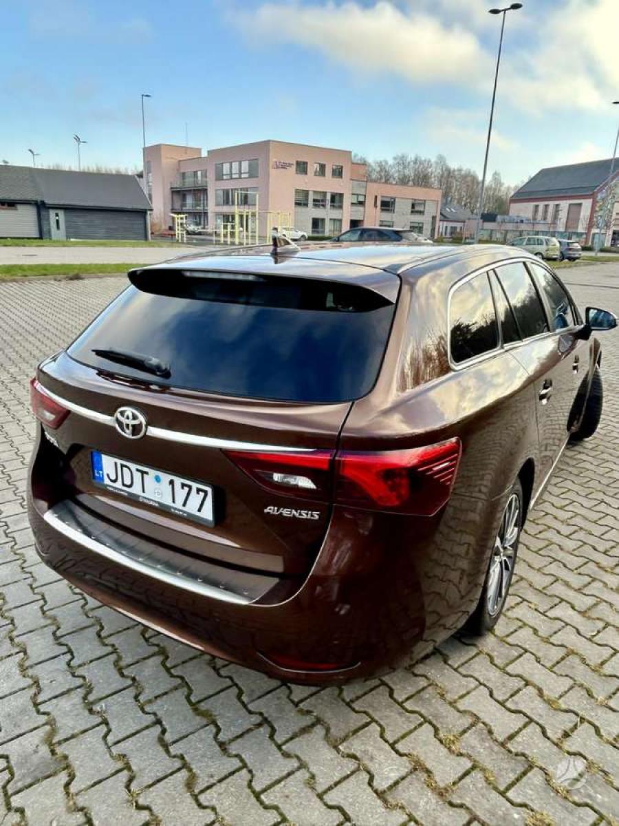 Green Toyota Avensis 2016 in Klaipeda, with an engine capacity of 1.99 L and mileage of 145 thousand km for 11999 €, photo 4 on AUTOMOTO.COM.LV