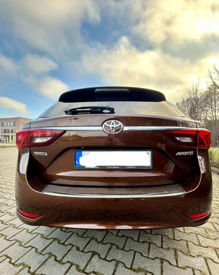 Green Toyota Avensis 2016 in Klaipeda, with an engine capacity of 1.99 L and mileage of 145 thousand km for 11999 €, photo 6 on AUTOMOTO.COM.LV
