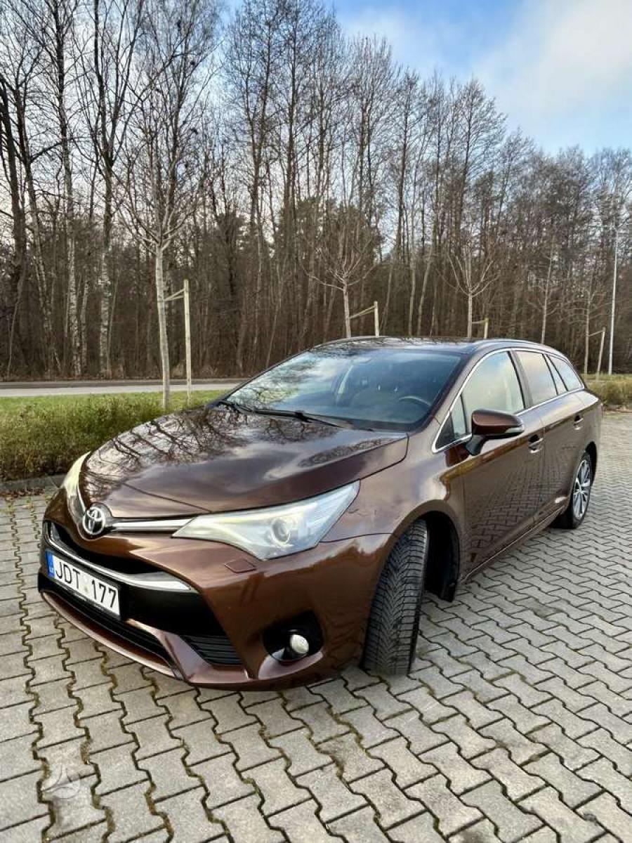 Green Toyota Avensis 2016 in Klaipeda, with an engine capacity of 1.99 L and mileage of 145 thousand km for 11999 €, photo 8 on AUTOMOTO.COM.LV