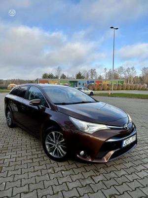 Green Toyota Avensis 2016 in Klaipeda, with an engine capacity of 1.99 L and mileage of 145 thousand km for 11999 €, photo 9 on AUTOMOTO.COM.LV