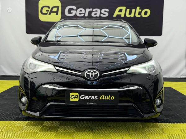 Green Toyota Avensis 2017 in Vilnius, with an engine capacity of 2.00 L and mileage of 224 thousand km for 9490 €, photo 2 on AUTOMOTO.COM.LV