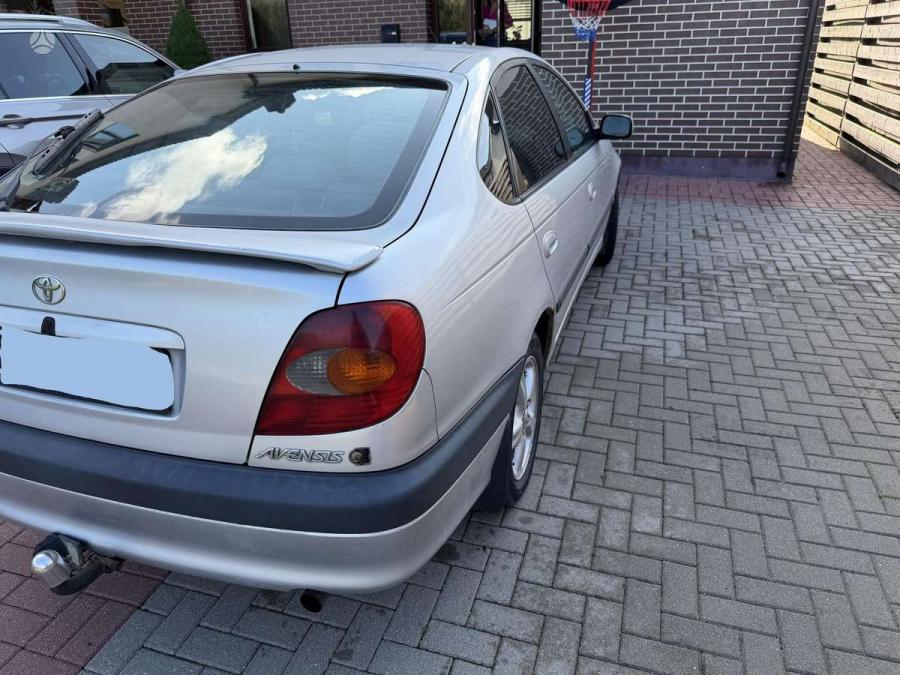 Серый Тойота Авенсис 1999 в Клайпеда, объемом двигателя 1.98 л и пробегом 350 тыс. км за 1200 €, фото 3 на AUTOMOTO.COM.LV