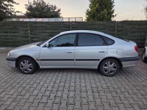 Серый Тойота Авенсис 1999 в Клайпеда, объемом двигателя 1.98 л и пробегом 250 тыс. км за 1500 €, фото  на AUTOMOTO.COM.LV