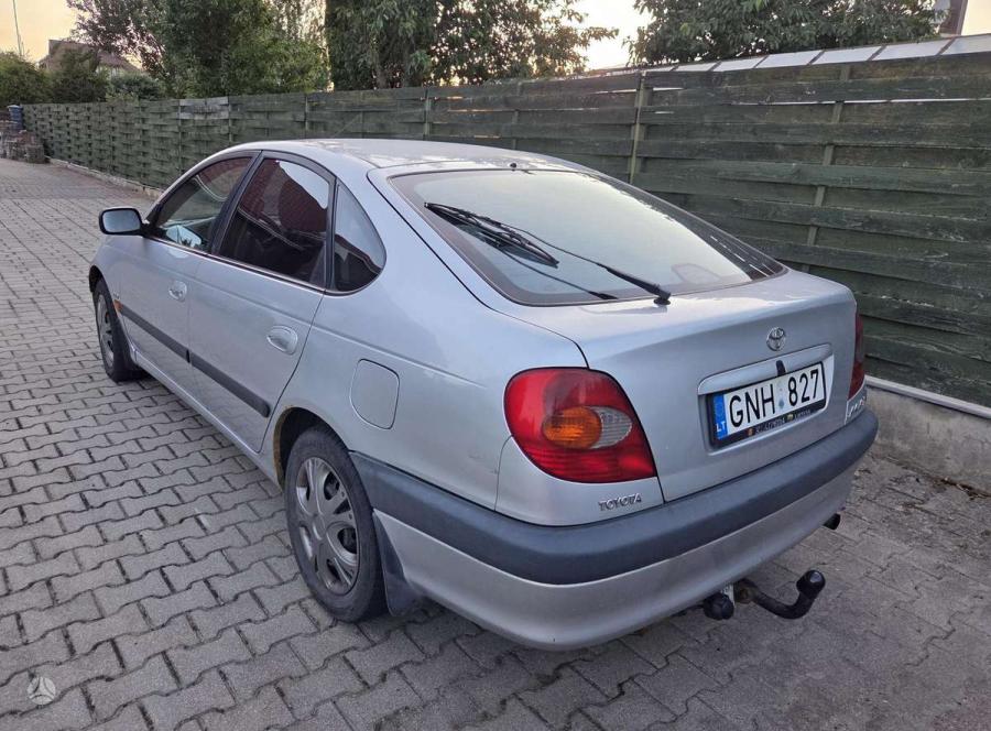 Серый Тойота Авенсис 1999 в Клайпеда, объемом двигателя 1.98 л и пробегом 250 тыс. км за 1500 €, фото 3 на AUTOMOTO.COM.LV