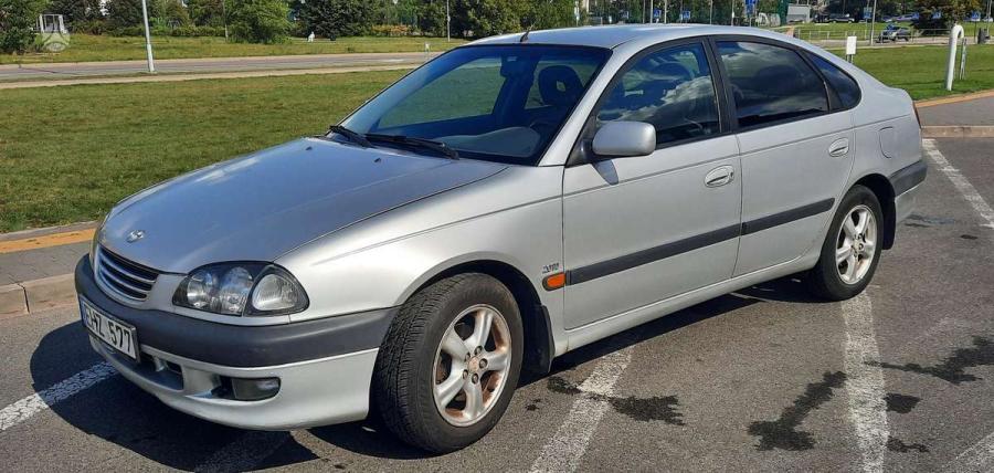 Grey Toyota Avensis 1999 in Vilnius, with an engine capacity of 1.98 L and mileage of 251 thousand km for 1300 €, photo 1 on AUTOMOTO.COM.LV