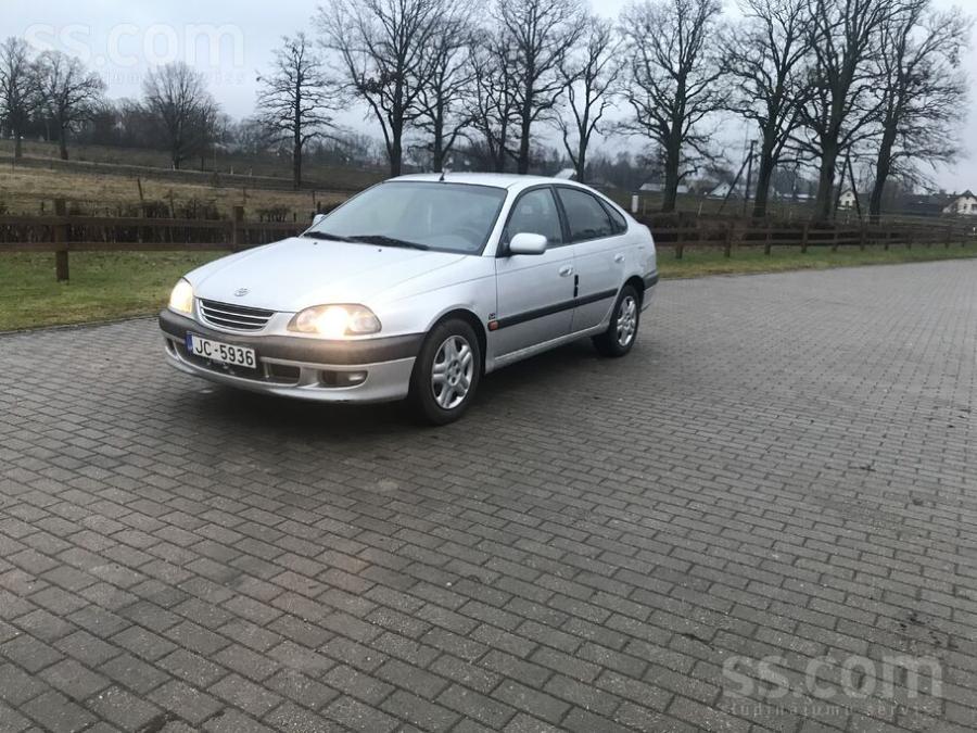 Grey Toyota Avensis 2000 in Valmiera, with an engine capacity of 2.00 L and mileage of 231 thousand km for 950 €, photo 2 on AUTOMOTO.COM.LV