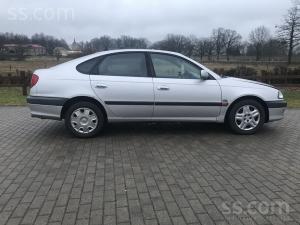 Grey Toyota Avensis 2000 in Valmiera, with an engine capacity of 2.00 L and mileage of 231 thousand km for 950 €, photo 6 on AUTOMOTO.COM.LV